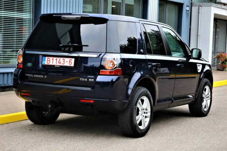 Blue Land Rover Freelander 2014 in Riga, with an engine capacity of 2.20 L and mileage of 280 thousand km for 7490 €, photo 8 on AUTOMOTO.COM.LV