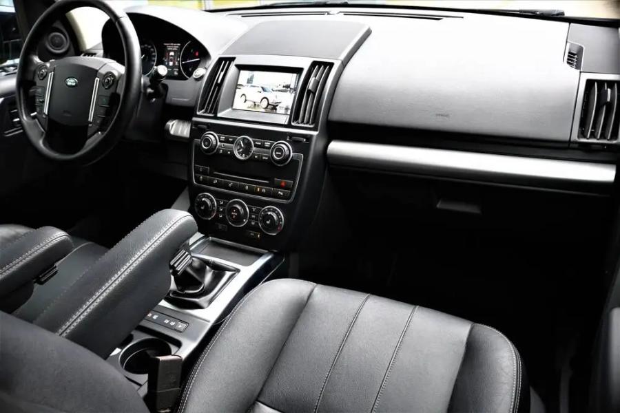 Blue Land Rover Freelander 2014 in Riga, with an engine capacity of 2.20 L and mileage of 280 thousand km for 7490 €, photo 9 on AUTOMOTO.COM.LV
