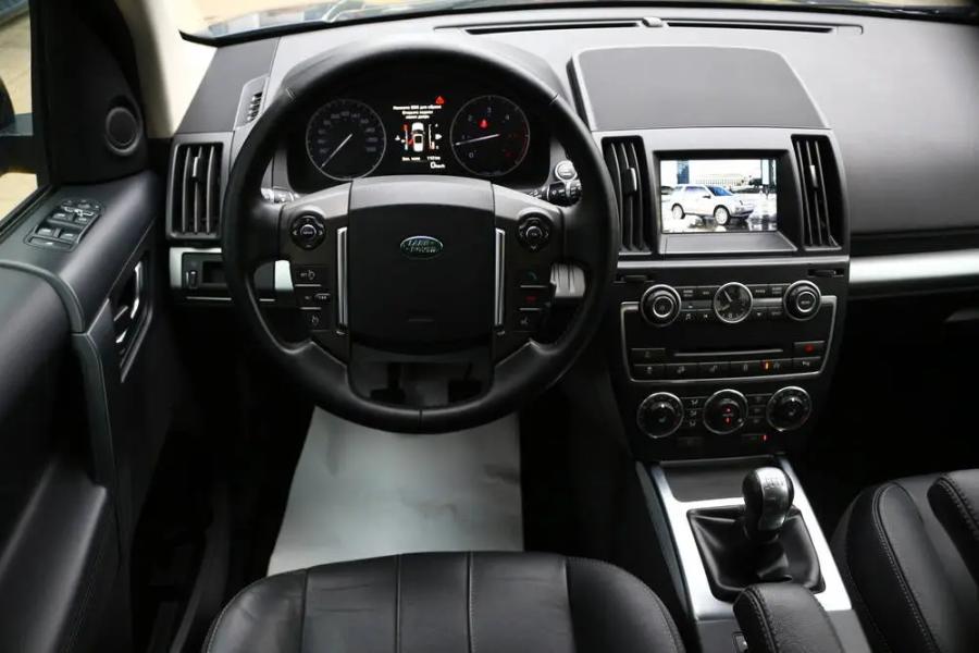 Blue Land Rover Freelander 2014 in Riga, with an engine capacity of 2.20 L and mileage of 280 thousand km for 7490 €, photo 10 on AUTOMOTO.COM.LV