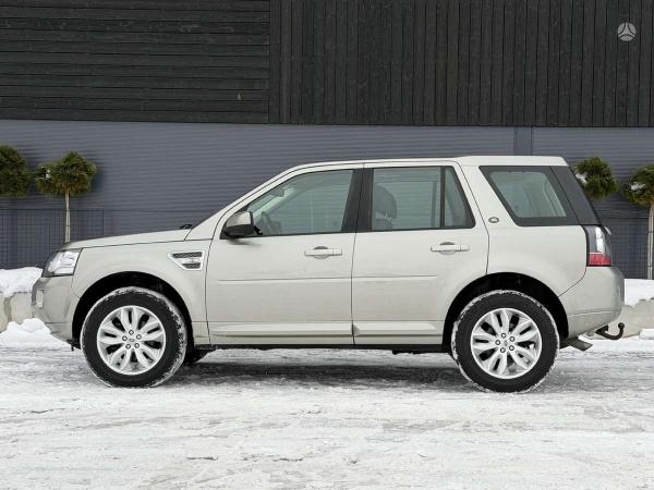 Brown Land Rover Freelander 2013 in Siauliai, with an engine capacity of 2.18 L and mileage of 246 thousand km for 7890 €, photo 4 on AUTOMOTO.COM.LV