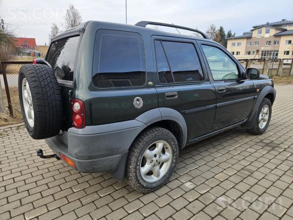 Green Land Rover Freelander 1998 in Bauska, with an engine capacity of 1.80 L and mileage of 223 thousand km for 2055 €, photo 3 on AUTOMOTO.COM.LV