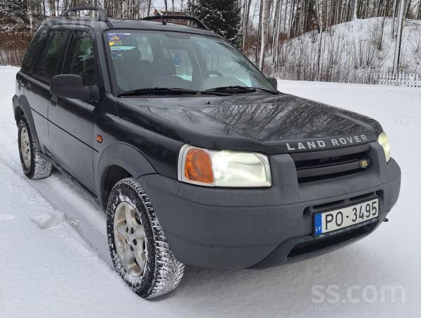Zaļš Land Rover Freelander 1999 Cēsis, ar dzinēja tilpumu 2.00 L un nobraukumu 375 tūkst. km par 1850 €, foto 1 vietnē AUTOMOTO.COM.LV