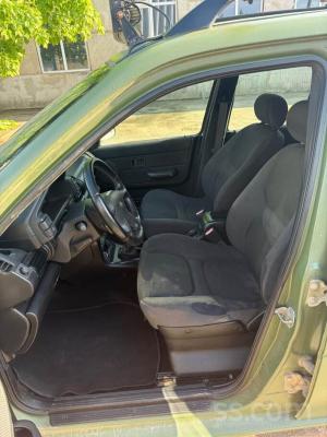 Green Land Rover Freelander 2001 in Balvi, with an engine capacity of 2.00 L and mileage of 360 thousand km for 850 €, photo 10 on AUTOMOTO.COM.LV
