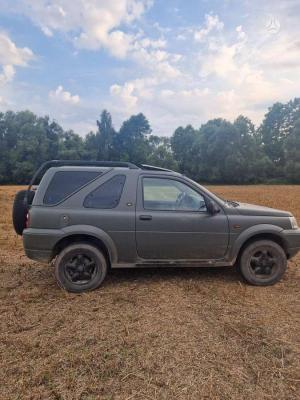Green Land Rover Freelander 2002 in Prienai, with an engine capacity of 1.95 L and mileage of 154 thousand km for 1550 €, photo 9 on AUTOMOTO.COM.LV