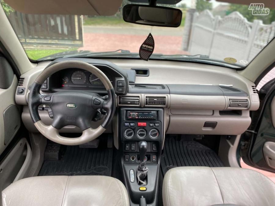 Green Land Rover Freelander 2003 in Pakruojis, with an engine capacity of 2.00 L and mileage of 297 thousand km for 2500 €, photo 10 on AUTOMOTO.COM.LV