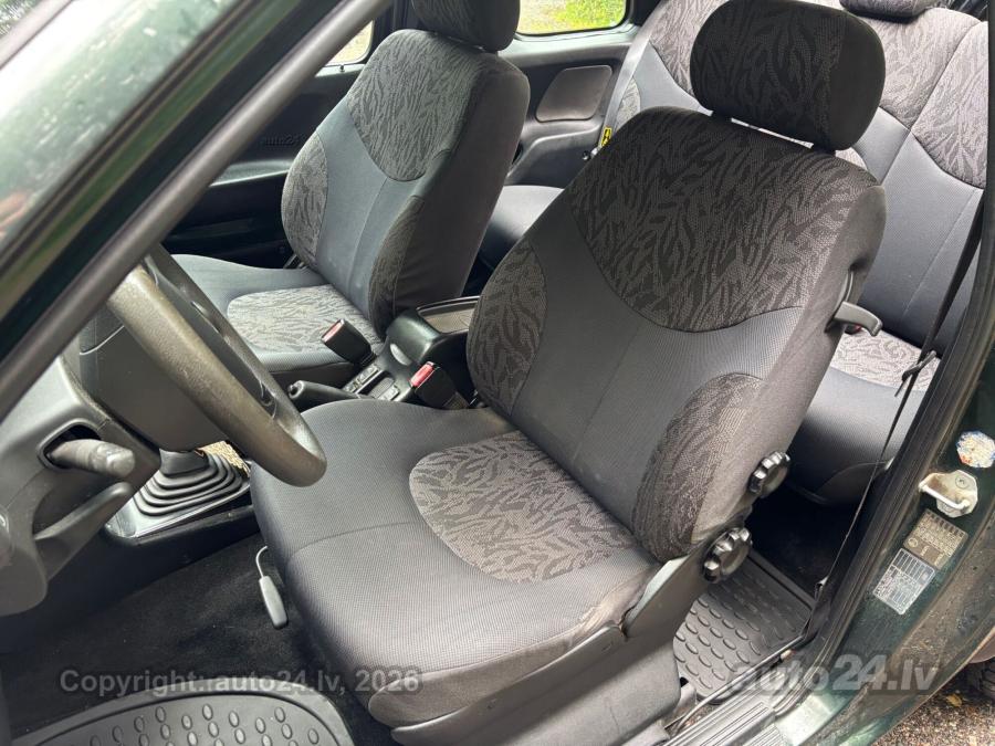 Zaļš Land Rover Freelander 2003 Tallina, ar dzinēja tilpumu 2.00 L un nobraukumu 218 tūkst. km par 2299 €, foto 12 vietnē AUTOMOTO.COM.LV