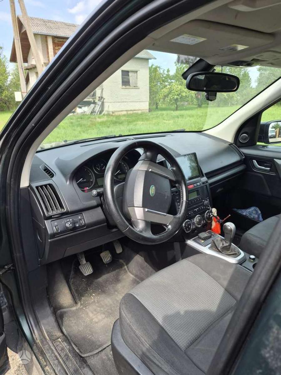 Zaļš Land Rover Freelander 2010 Panevēža, ar dzinēja tilpumu 2.18 L un nobraukumu 295 tūkst. km par 4100 €, foto 8 vietnē AUTOMOTO.COM.LV
