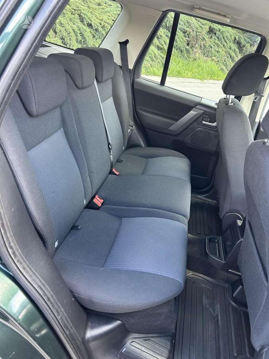 Zaļš Land Rover Freelander 2010 Kauņa, ar dzinēja tilpumu 2.18 L un nobraukumu 276 tūkst. km par 4650 €, foto 13 vietnē AUTOMOTO.COM.LV