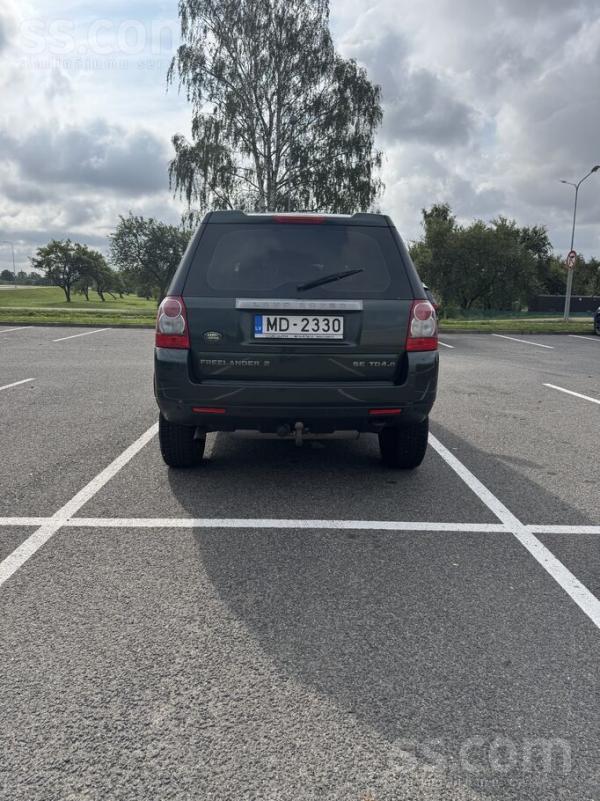 Green Land Rover Freelander 2010 in Riga, with an engine capacity of 2.20 L and mileage of 209 thousand km for 5600 €, photo 8 on AUTOMOTO.COM.LV