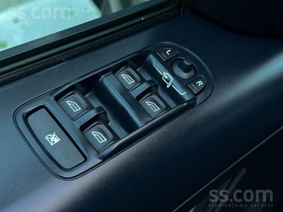 Green Land Rover Freelander 2010 in Riga, with an engine capacity of 2.20 L and mileage of 240 thousand km for 6200 €, photo 14 on AUTOMOTO.COM.LV