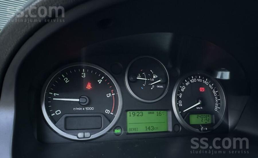 Green Land Rover Freelander 2010 in Riga, with an engine capacity of 2.20 L and mileage of 240 thousand km for 6200 €, photo 17 on AUTOMOTO.COM.LV