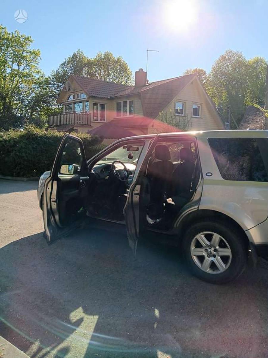 Zaļš Land Rover Freelander 2011 Kretinga, ar dzinēja tilpumu 2.18 L un nobraukumu 323 tūkst. km par 5300 €, foto 4 vietnē AUTOMOTO.COM.LV