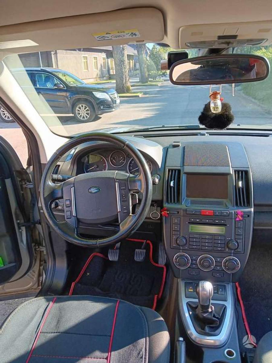 Zaļš Land Rover Freelander 2011 Kretinga, ar dzinēja tilpumu 2.18 L un nobraukumu 323 tūkst. km par 5300 €, foto 7 vietnē AUTOMOTO.COM.LV