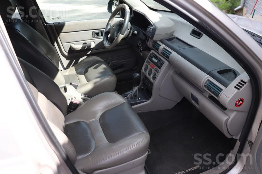 Grey Land Rover Freelander 2000 in Valka, with an engine capacity of 2.50 L and mileage of 156 thousand km for 2100 €, photo 6 on AUTOMOTO.COM.LV
