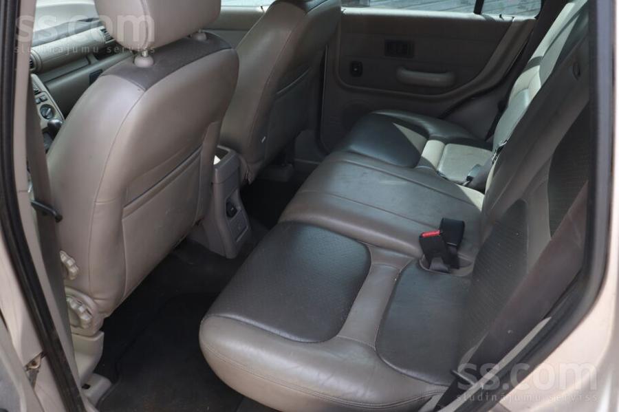 Grey Land Rover Freelander 2000 in Valka, with an engine capacity of 2.50 L and mileage of 156 thousand km for 2100 €, photo 10 on AUTOMOTO.COM.LV