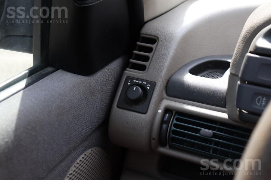 Grey Land Rover Freelander 2000 in Valka, with an engine capacity of 2.50 L and mileage of 156 thousand km for 2100 €, photo 16 on AUTOMOTO.COM.LV