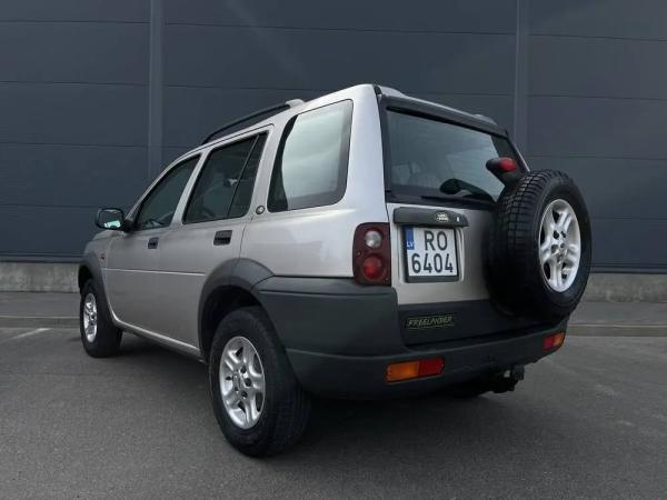 Pelēks Land Rover Freelander 2000 Rīga, ar dzinēja tilpumu 1.80 L un nobraukumu 233 tūkst. km par 2400 €, foto 1 vietnē AUTOMOTO.COM.LV