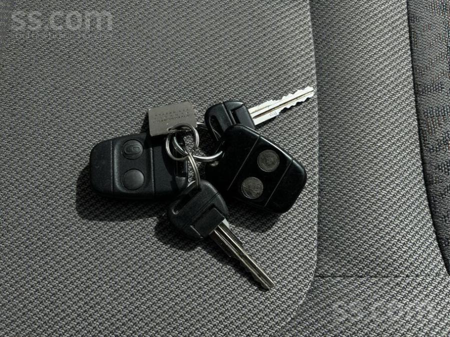 Grey Land Rover Freelander 2000 in Riga, with an engine capacity of 1.80 L and mileage of 233 thousand km for 2400 €, photo 11 on AUTOMOTO.COM.LV