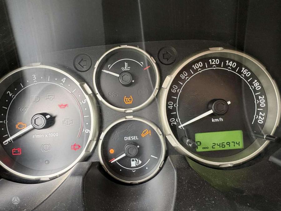 Grey Land Rover Freelander 2004 in Birzai, with an engine capacity of 1.95 L and mileage of 247 thousand km for 2050 €, photo 14 on AUTOMOTO.COM.LV
