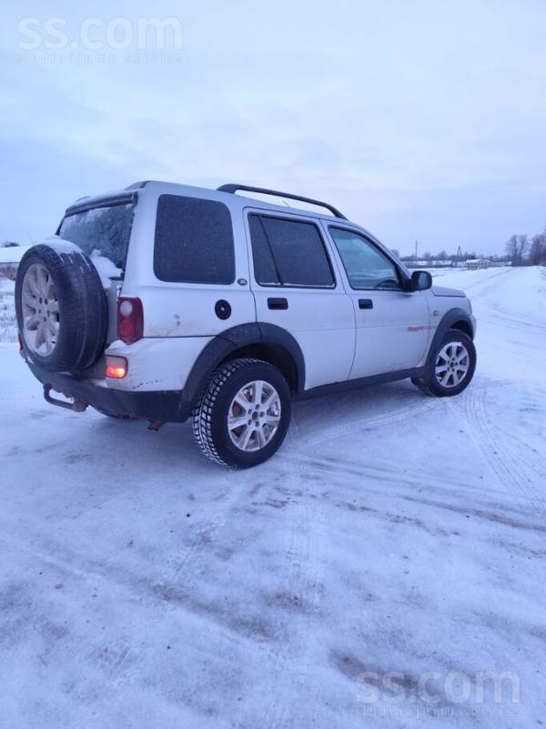Pelēks Land Rover Freelander 2005 Cēsis, ar dzinēja tilpumu 2.00 L un nobraukumu 342 tūkst. km par 2000 €, foto 3 vietnē AUTOMOTO.COM.LV