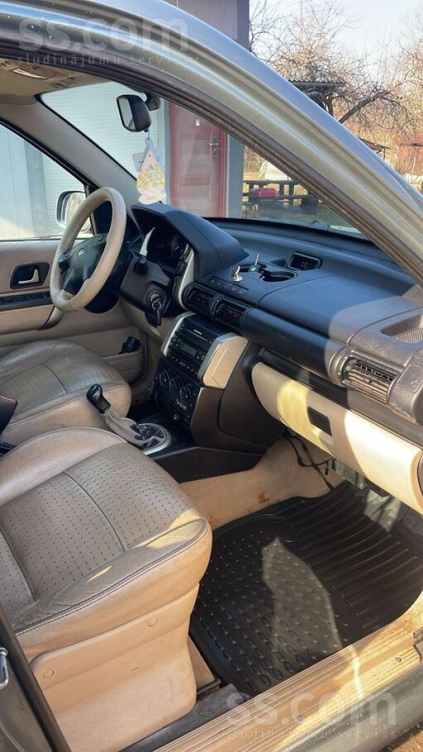 Pelēks Land Rover Freelander 2005 Balvi, ar dzinēja tilpumu 2.00 L un nobraukumu 312 tūkst. km par 2300 €, foto 2 vietnē AUTOMOTO.COM.LV