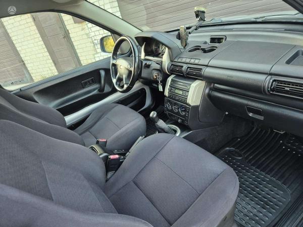 Grey Land Rover Freelander 2005 in Alytus, with an engine capacity of 1.95 L and mileage of 216 thousand km for 3250 €, photo 8 on AUTOMOTO.COM.LV