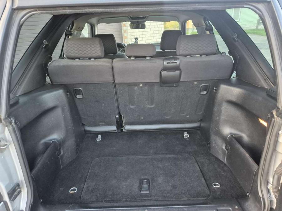 Grey Land Rover Freelander 2005 in Alytus, with an engine capacity of 1.95 L and mileage of 216 thousand km for 3250 €, photo 12 on AUTOMOTO.COM.LV