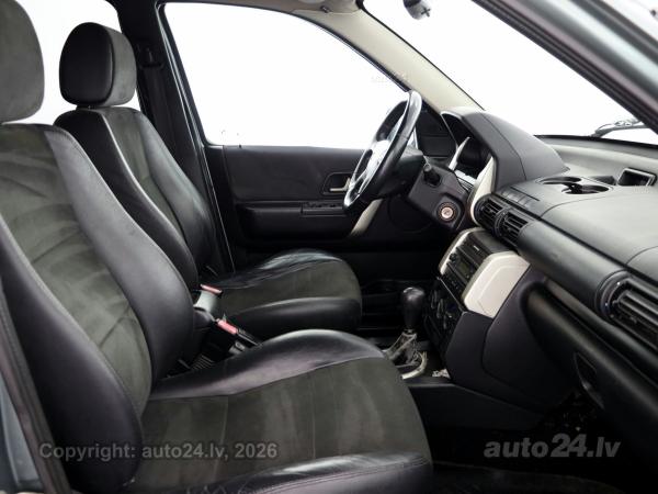 Pelēks Land Rover Freelander 2006 Tallina, ar dzinēja tilpumu 2.50 L un nobraukumu 189 tūkst. km par 2499 €, foto 6 vietnē AUTOMOTO.COM.LV