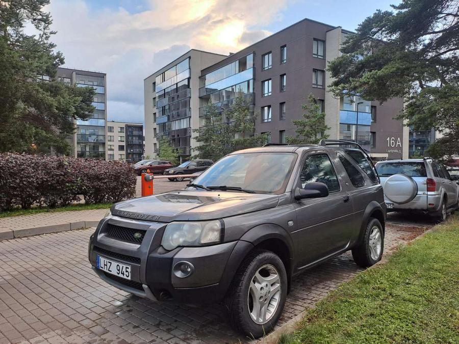 Pelēks Land Rover Freelander 2006 Viļņa, ar dzinēja tilpumu 1.95 L un nobraukumu 363 tūkst. km par 2500 €, foto 1 vietnē AUTOMOTO.COM.LV