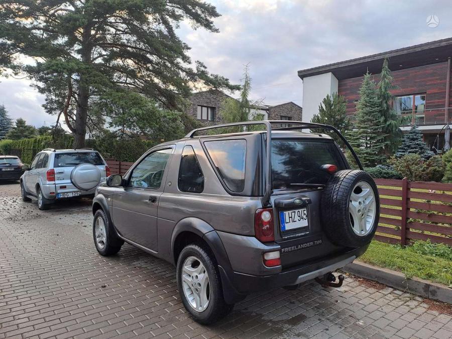 Pelēks Land Rover Freelander 2006 Viļņa, ar dzinēja tilpumu 1.95 L un nobraukumu 363 tūkst. km par 2500 €, foto 3 vietnē AUTOMOTO.COM.LV