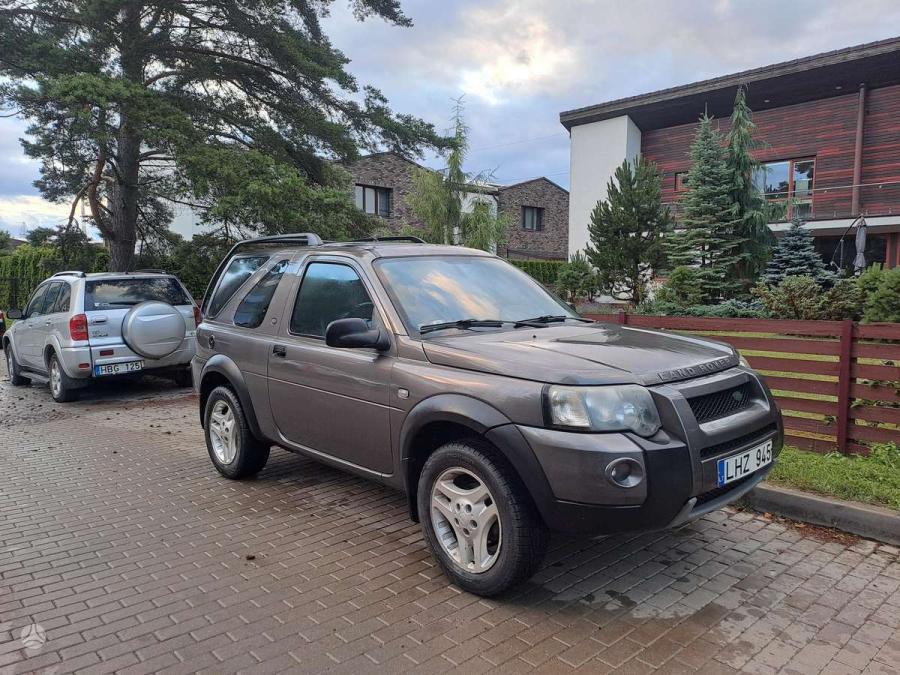 Pelēks Land Rover Freelander 2006 Viļņa, ar dzinēja tilpumu 1.95 L un nobraukumu 363 tūkst. km par 2500 €, foto 4 vietnē AUTOMOTO.COM.LV
