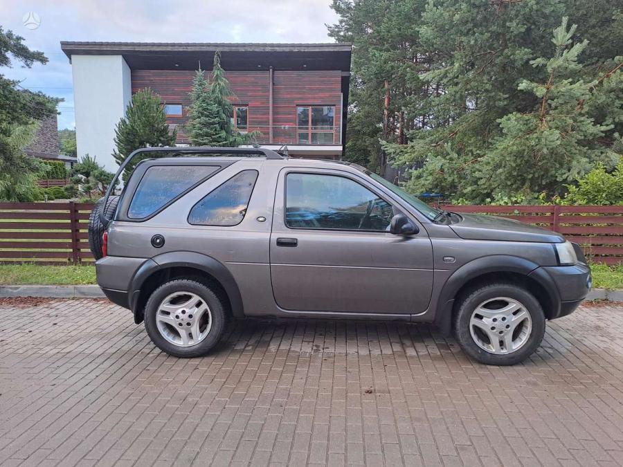 Pelēks Land Rover Freelander 2006 Viļņa, ar dzinēja tilpumu 1.95 L un nobraukumu 363 tūkst. km par 2500 €, foto 7 vietnē AUTOMOTO.COM.LV