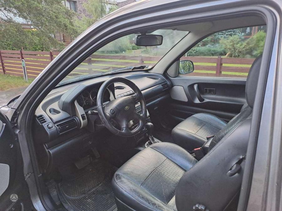 Pelēks Land Rover Freelander 2006 Viļņa, ar dzinēja tilpumu 1.95 L un nobraukumu 363 tūkst. km par 2500 €, foto 13 vietnē AUTOMOTO.COM.LV