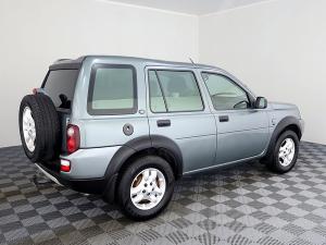Pelēks Land Rover Freelander 2006 Tallina, ar dzinēja tilpumu 2.50 L un nobraukumu 189 tūkst. km par 2199 €, foto 4 vietnē AUTOMOTO.COM.LV