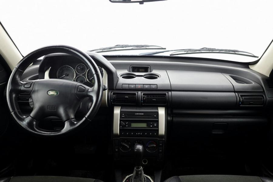 Pelēks Land Rover Freelander 2006 Tallina, ar dzinēja tilpumu 2.50 L un nobraukumu 189 tūkst. km par 2199 €, foto 6 vietnē AUTOMOTO.COM.LV
