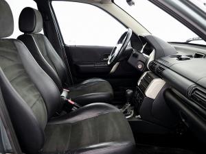 Pelēks Land Rover Freelander 2006 Tallina, ar dzinēja tilpumu 2.50 L un nobraukumu 189 tūkst. km par 2199 €, foto 7 vietnē AUTOMOTO.COM.LV