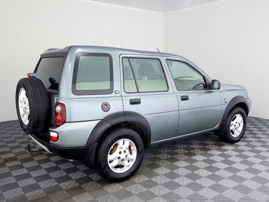 Pelēks Land Rover Freelander 2006 Tallina, ar dzinēja tilpumu 2.50 L un nobraukumu 189 tūkst. km par 2199 €, foto 11 vietnē AUTOMOTO.COM.LV