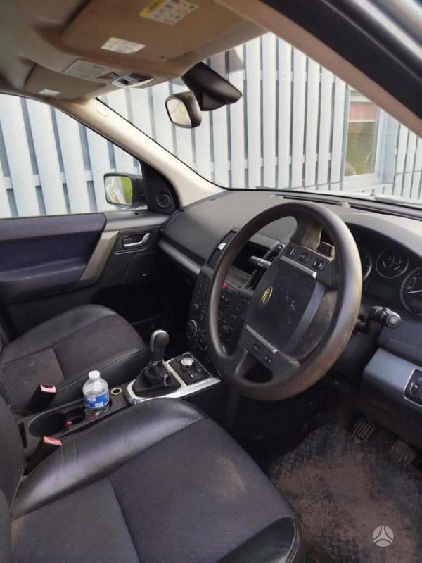 Grey Land Rover Freelander 2007 in Utena, with an engine capacity of 2.20 L and mileage of 1653 thousand km for 2000 €, photo 7 on AUTOMOTO.COM.LV