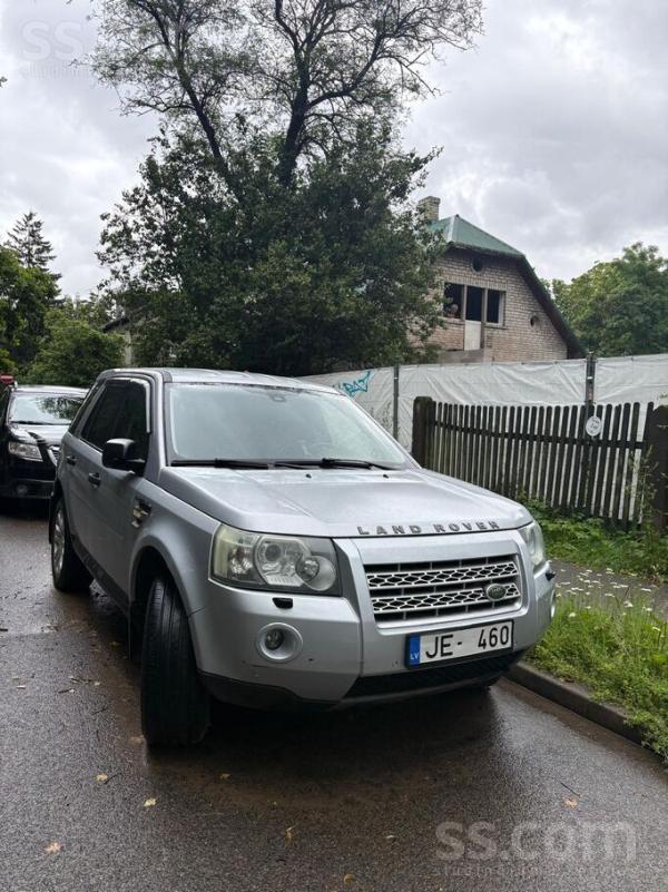 Grey Land Rover Freelander 2007 in Riga, with an engine capacity of 2.20 L and mileage of 356 thousand km for 4500 €, photo 1 on AUTOMOTO.COM.LV