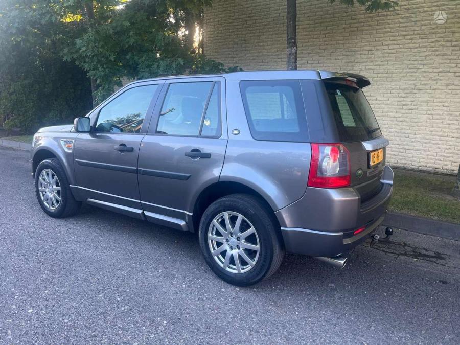 Grey Land Rover Freelander 2007 in Marijampole, with an engine capacity of 2.20 L and mileage of 223 thousand km for 4800 €, photo 4 on AUTOMOTO.COM.LV