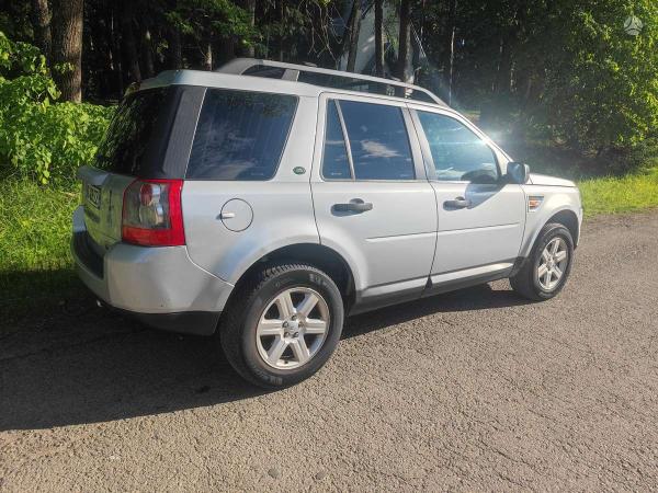 Pelēks Land Rover Freelander 2007 Kauņa, ar dzinēja tilpumu 2.20 L un nobraukumu 350 tūkst. km par 2999 €, foto 2 vietnē AUTOMOTO.COM.LV