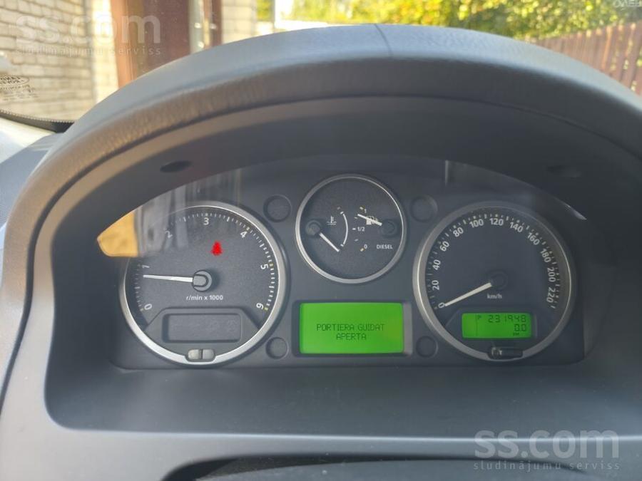Grey Land Rover Freelander 2007 in Riga, with an engine capacity of 2.20 L and mileage of 232 thousand km for 4200 €, photo 7 on AUTOMOTO.COM.LV