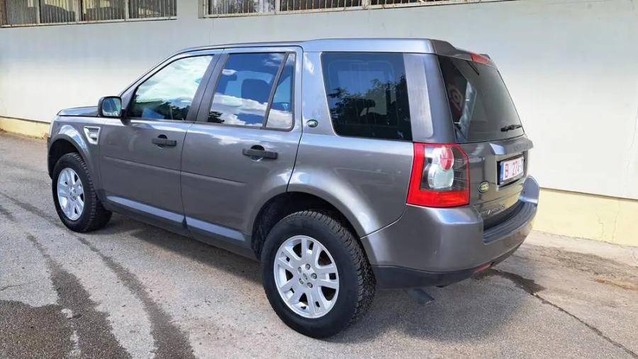 Grey Land Rover Freelander 2008 in Ogre, with an engine capacity of 2.20 L and mileage of 282 thousand km for 3950 €, photo 3 on AUTOMOTO.COM.LV