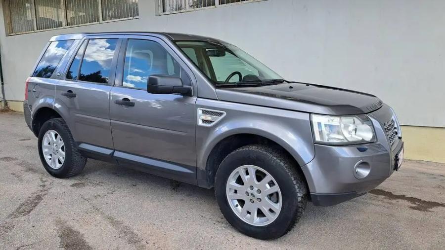 Grey Land Rover Freelander 2008 in Ogre, with an engine capacity of 2.20 L and mileage of 282 thousand km for 3950 €, photo 6 on AUTOMOTO.COM.LV