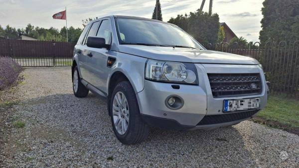 Pelēks Land Rover Freelander 2008 Panevēža, ar dzinēja tilpumu 3.19 L un nobraukumu 270 tūkst. km par 3800 €, foto 2 vietnē AUTOMOTO.COM.LV