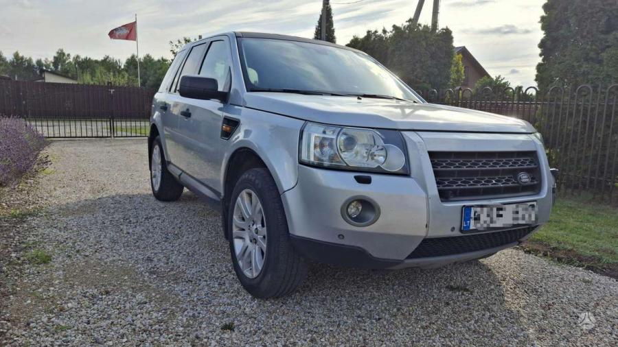 Pelēks Land Rover Freelander 2008 Panevēža, ar dzinēja tilpumu 3.19 L un nobraukumu 270 tūkst. km par 3800 €, foto 3 vietnē AUTOMOTO.COM.LV