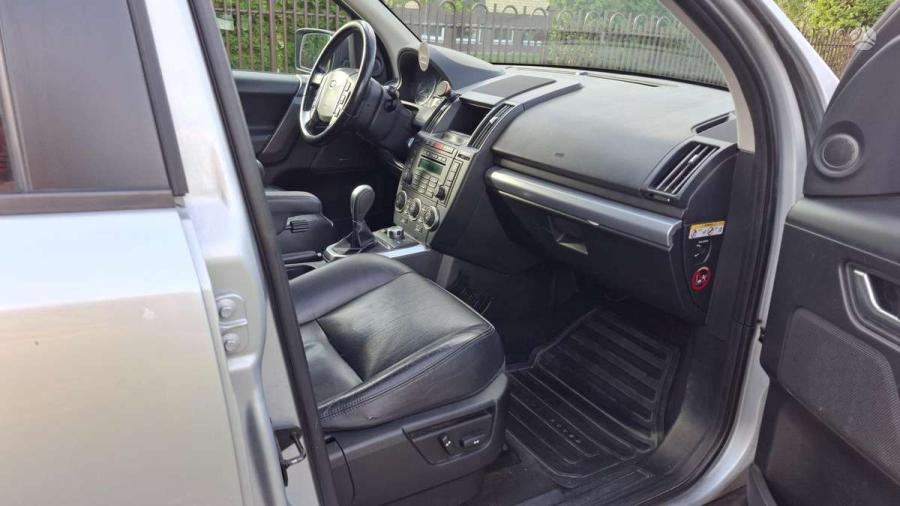 Pelēks Land Rover Freelander 2008 Panevēža, ar dzinēja tilpumu 3.19 L un nobraukumu 270 tūkst. km par 3800 €, foto 5 vietnē AUTOMOTO.COM.LV
