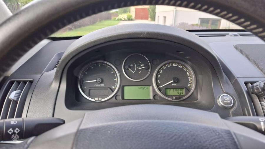 Pelēks Land Rover Freelander 2008 Panevēža, ar dzinēja tilpumu 3.19 L un nobraukumu 270 tūkst. km par 3800 €, foto 9 vietnē AUTOMOTO.COM.LV