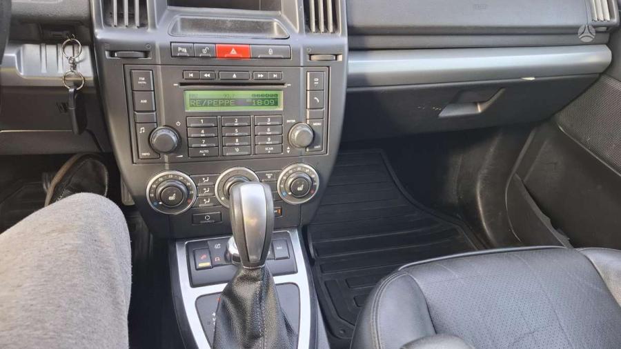Pelēks Land Rover Freelander 2008 Panevēža, ar dzinēja tilpumu 3.19 L un nobraukumu 270 tūkst. km par 3800 €, foto 12 vietnē AUTOMOTO.COM.LV