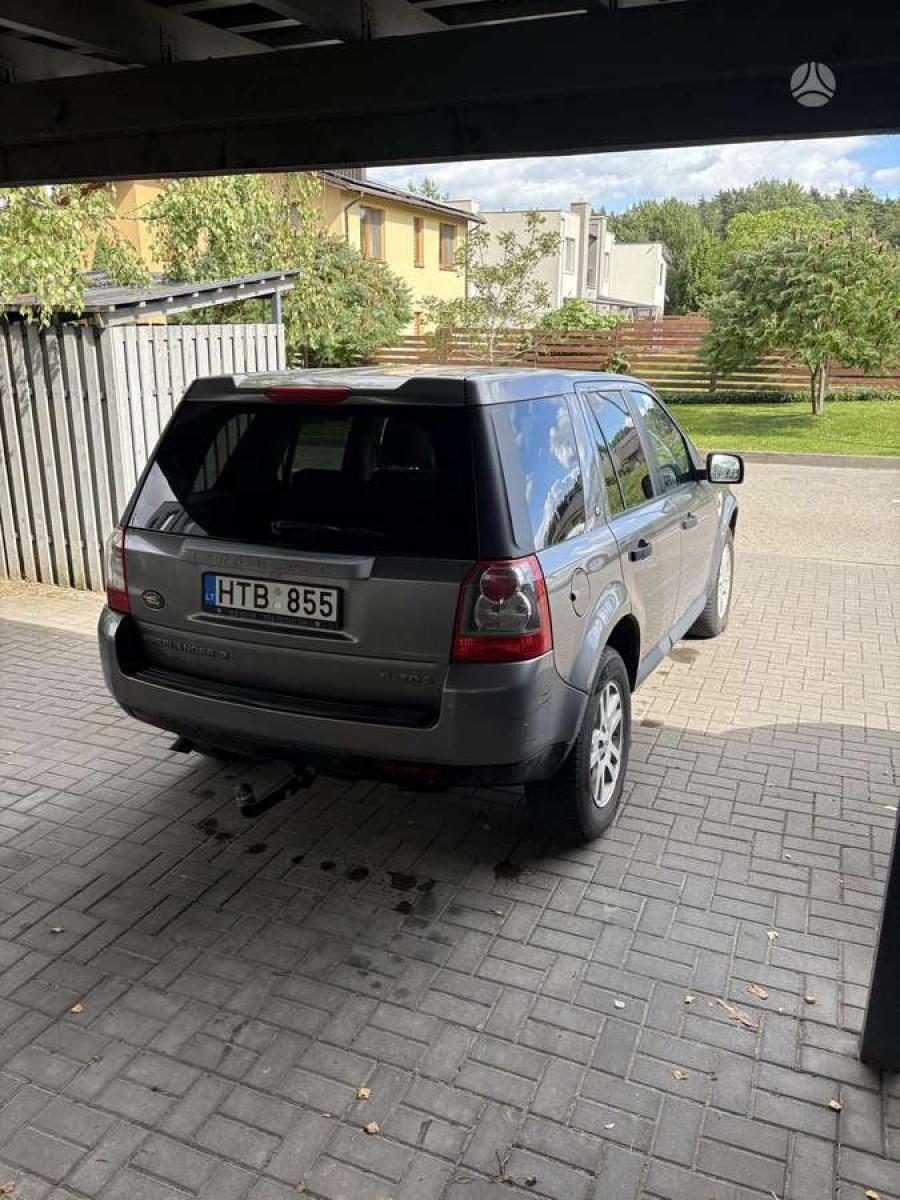 Grey Land Rover Freelander 2008 in Vilnius, with an engine capacity of 2.18 L and mileage of 370 thousand km for 2499 €, photo 4 on AUTOMOTO.COM.LV
